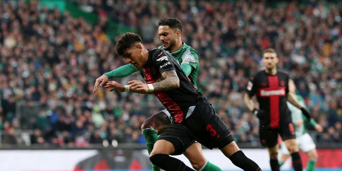 Bayer Leverkusen goleó al Werder Bremen, con asistencia de Piero Hincapié