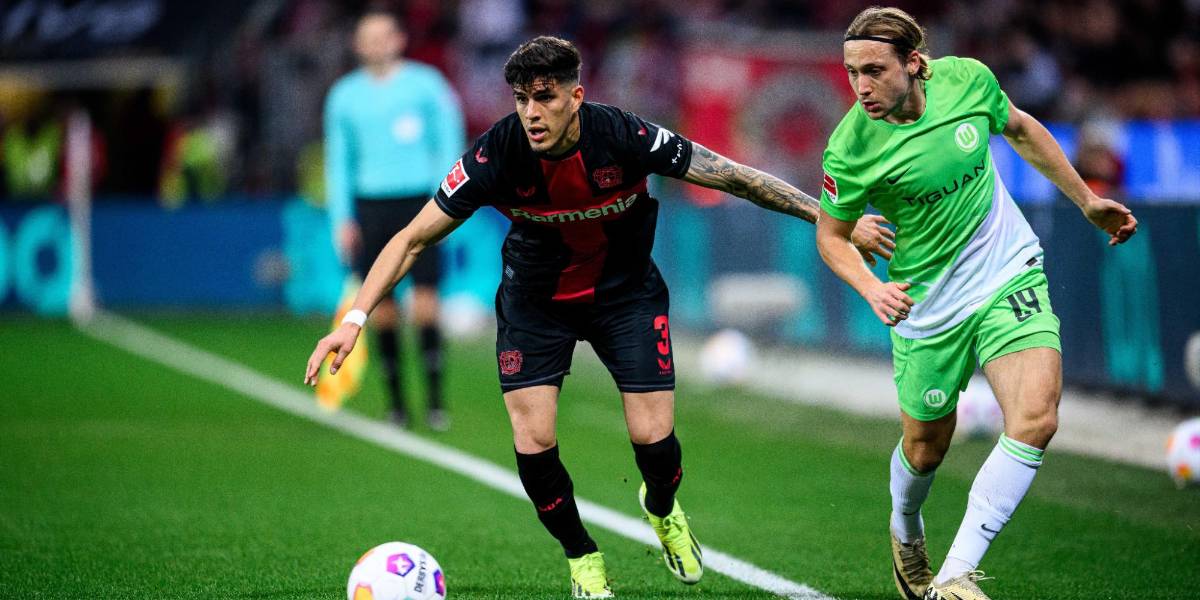 Bayer Leverkusen, con Piero Hincapié de titular, derrotó 2-0 al Wolfsburgo y se acercan más al ...