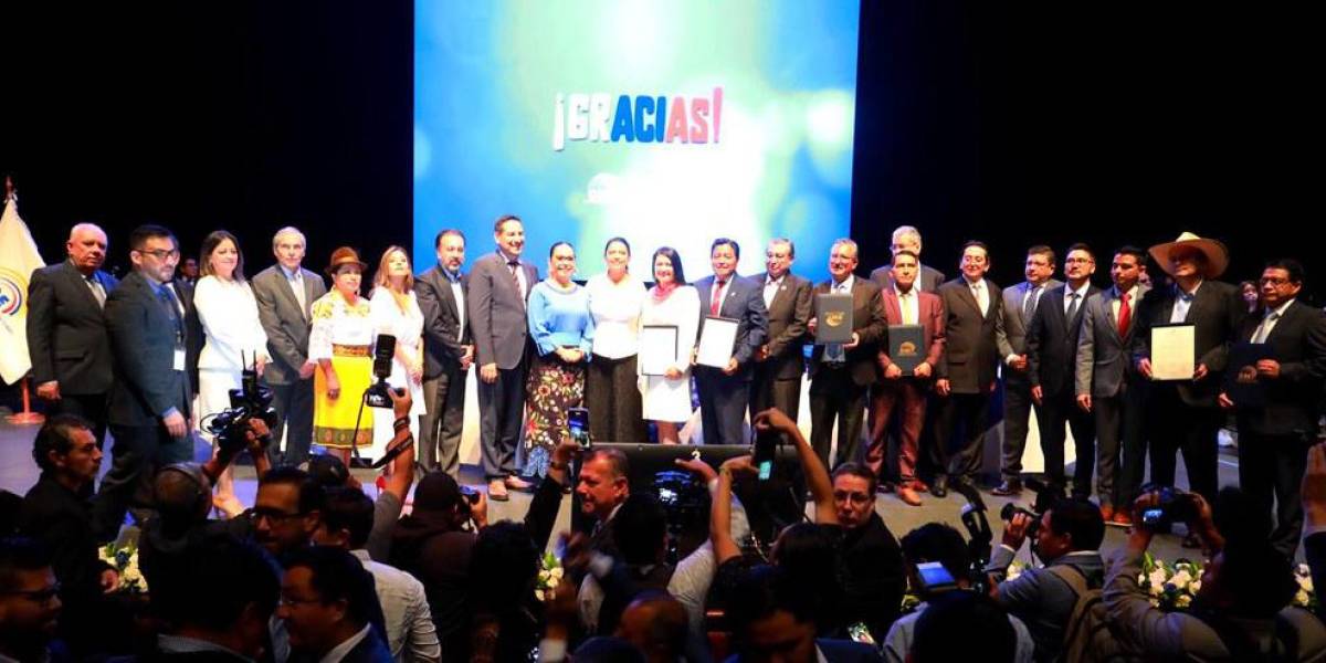 El Cne Entregó Las Credenciales A Las Autoridades Electas De Pichincha