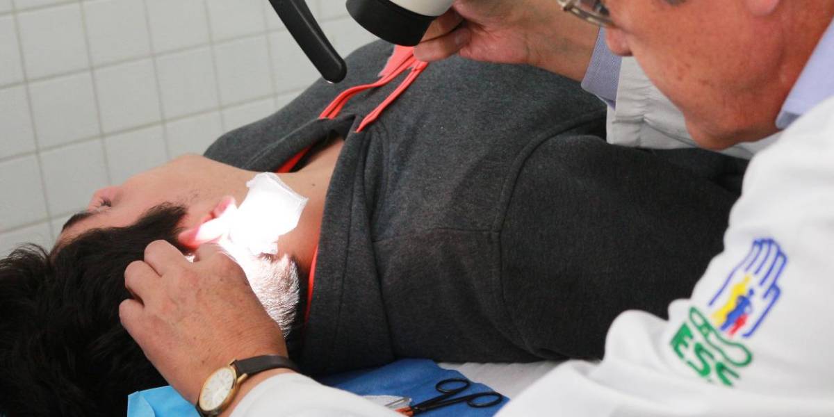 Servicios del IESS: Lo que debe saber para ampliar la cobertura al cónyuge e hijos menores de 18 ...