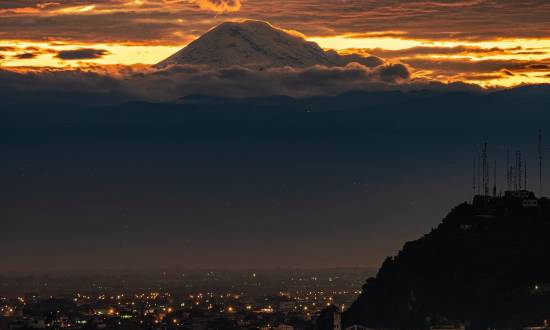 Roberto Valdez lo hizo de nuevo: espectaculares fotos del volcán Chimborazo, visto desde Guayaquil