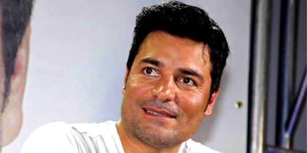 Chayanne en tanga?!": Esta fotografía vieja del cantante se viraliza en redes sociales
