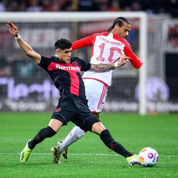 Bayer Leverkusen, con Piero Hincapié, goleó al Bayern Múnich y es líder absoluto de la Bundesliga