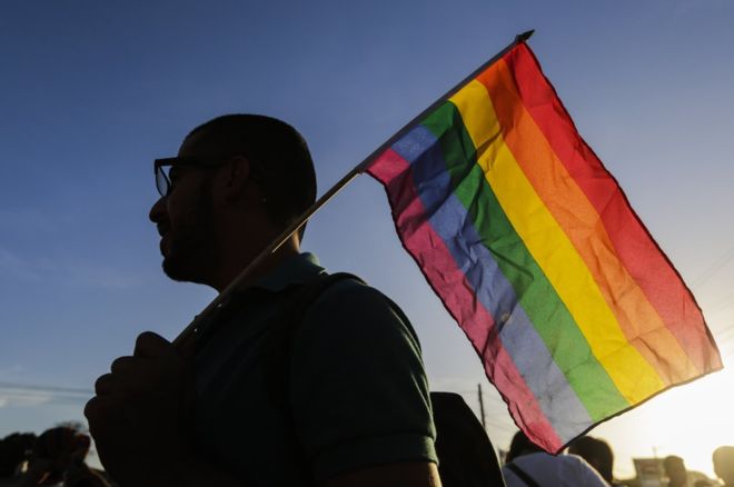 ¿cuál Es El Origen De La Bandera De Arcoíris Símbolo De La Comunidad Lgbt