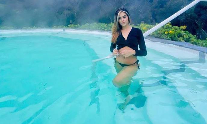 La joven que se viralizó por manejar el Metro de Quito incursiona en OnlyFans