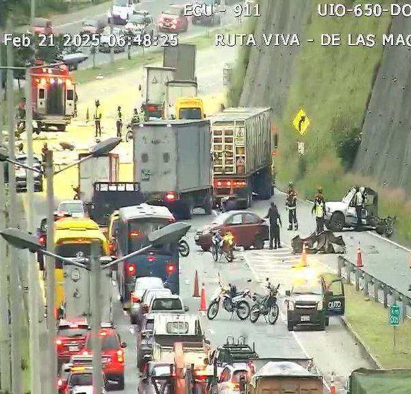 Quito | Un accidente de tránsito causó la muerte de una persona en la Ruta Viva; la vía se cerró ...