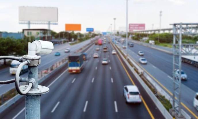 ¿Cómo funcionan los radares de velocidad en la carretera?