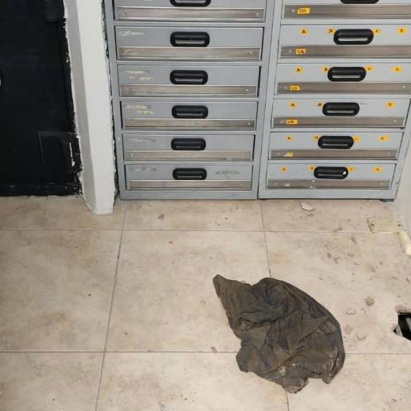 Asaltantes Cavaron Un Túnel De 60 Metros Para Robar Un Banco En La Libertad
